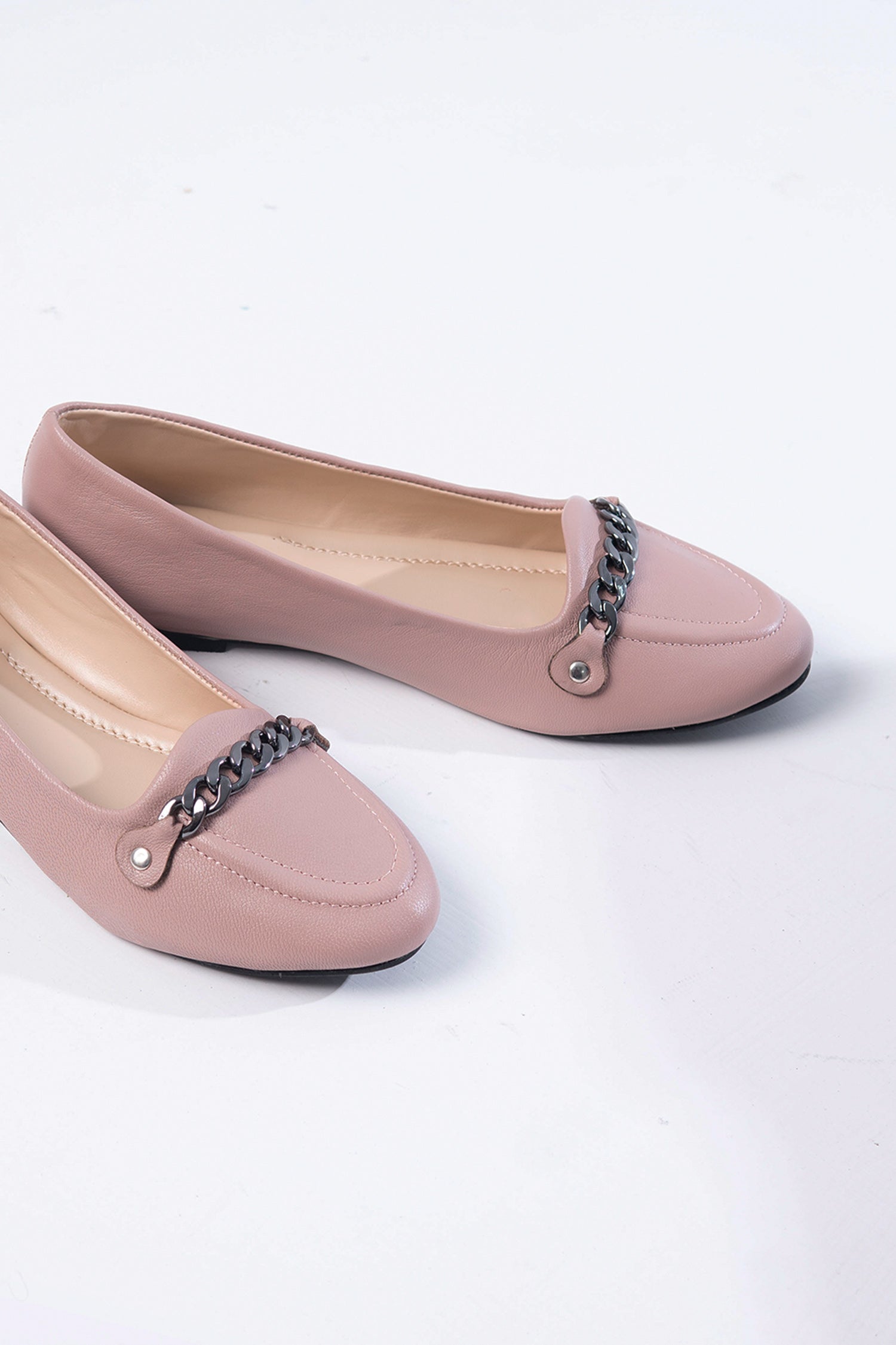Mandy - Women Leather Flat Pumps In Pink & Tan | JULKE – JULKÉ