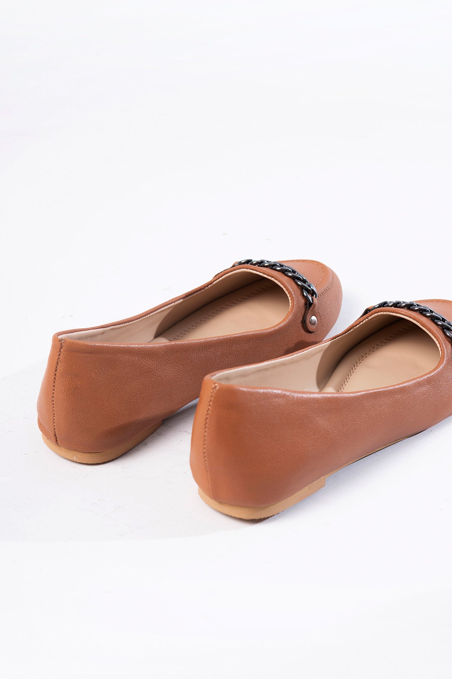 Mandy - Women Leather Flat Pumps In Pink & Tan | JULKE – JULKÉ