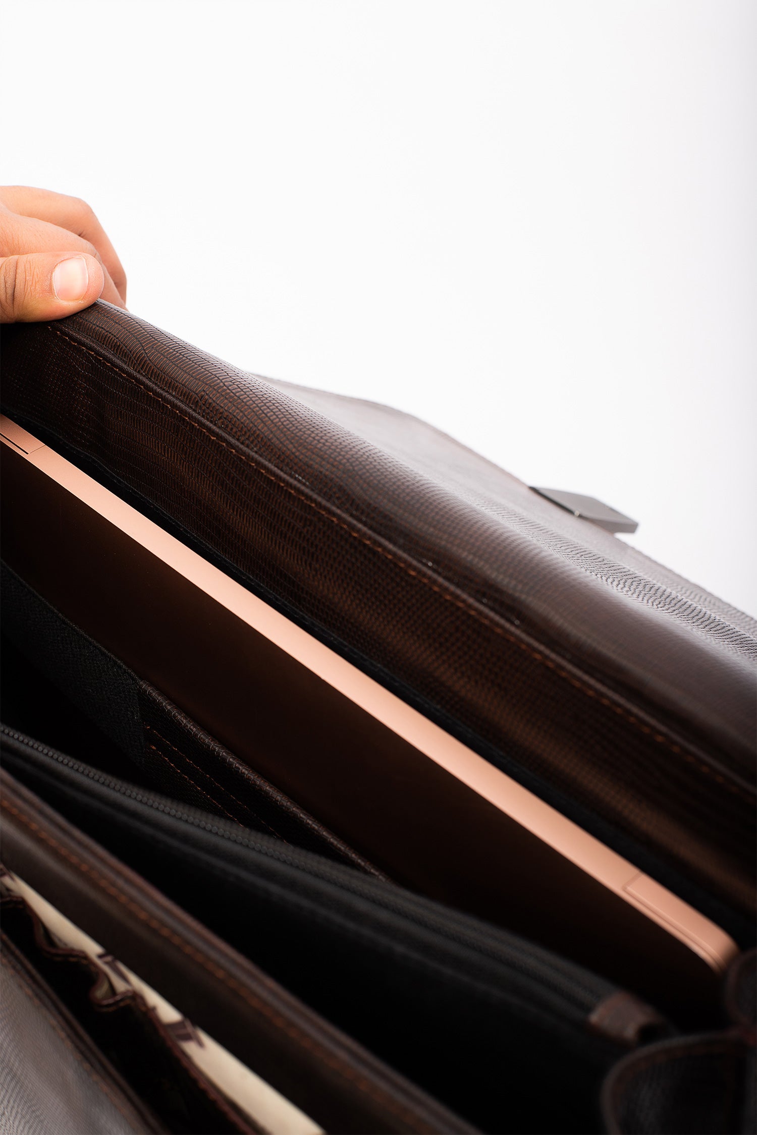 Zeus - Two-Tone Leather Laptop Bag In Dark Brown & Red | JULKÉ